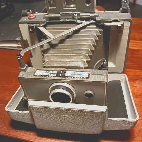 Polaroid | Cameras, Photo & Video | Polaroid Automatic 23 Land Camera ...
